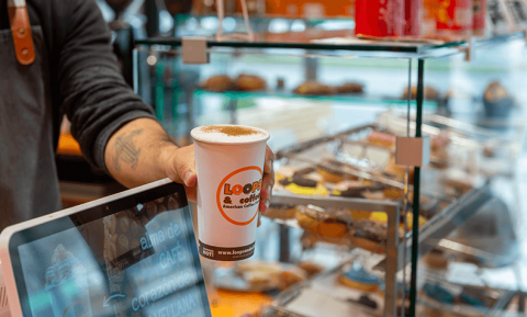 Loops & Coffee | Divertidas Rosquillas Americanas y el MEJOR Café.